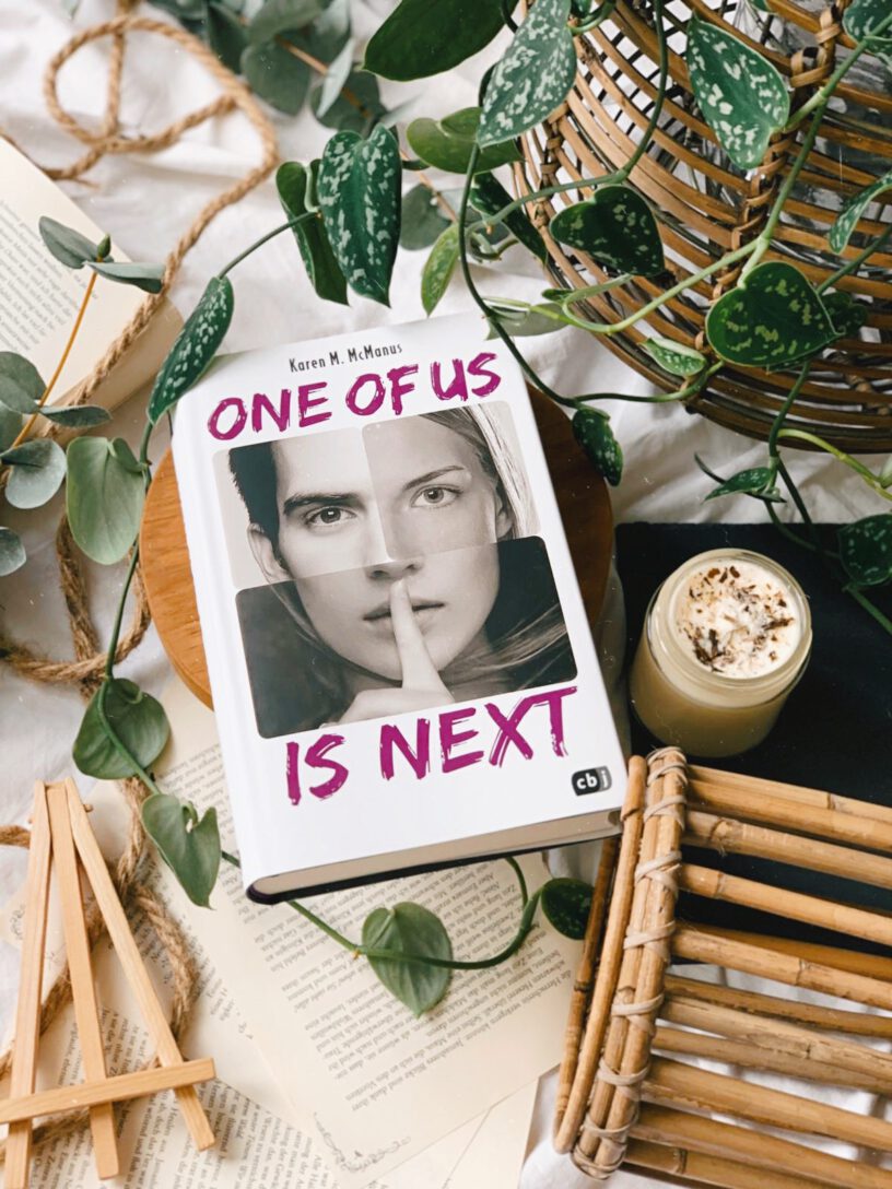 Karen M. McManus: One of us is next [ Band 2] – Beauty and the book